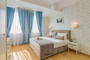 Deluxe Double Bed | 1 quarto, cofres nos quartos, escrivaninha, cortinas blackout