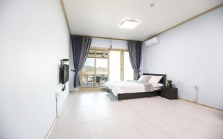 Quarto (Ondol) | Secretária adequada para computadores portáteis 