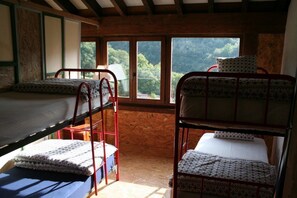 Dormitório compartilhado, banheiro compartilhado, vista para a montanha (1 bed in 6 Bed Dorm) | Cortinas blackout, Wi-Fi de cortesia, roupa de cama