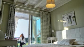 Camas de colchão viscoelástico, minibar, cofre no quarto