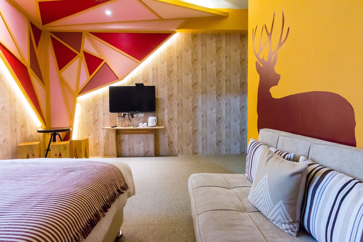 Quarto casal ou duplo, sacada | Saguão
