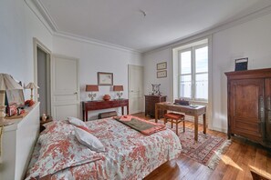 Quarto casal (Ambre) | Individualmente decorados, individualmente mobiliados, escrivaninha