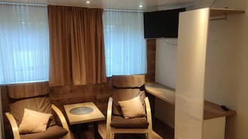 Quarto família | Cofres nos quartos, escrivaninha, quartos à prova de som