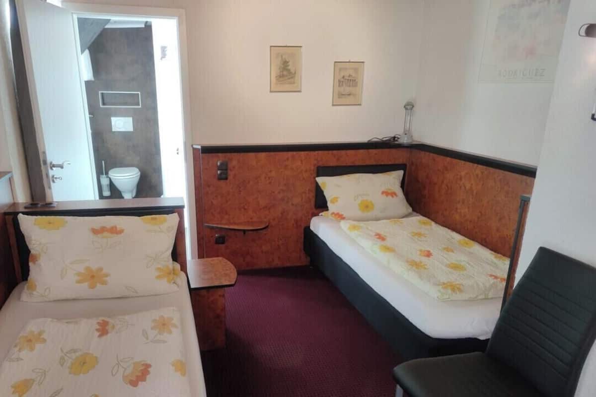 Quarto duplo standard, banheiro privativo, vista para a cidade | Cofres nos quartos, escrivaninha, quartos à prova de som