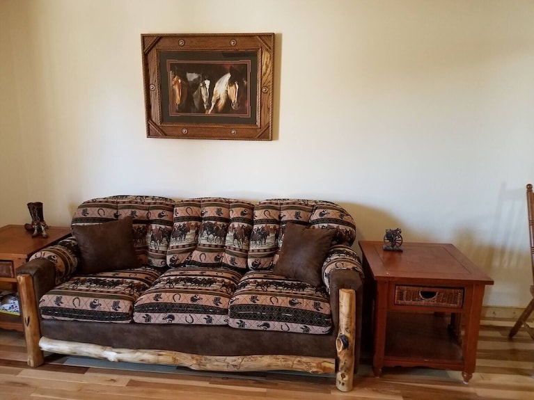 Furnished With A Western Decor And Many Antiques, Yet Has Modern Amenities. - Wyoming
