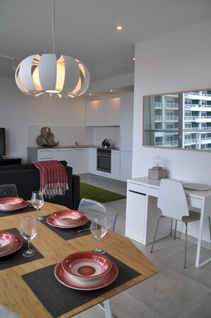 Apartamento, 1 quarto | Área de estar | TV de tela plana