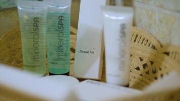 Quarto casal luxo de uso individual, 1 cama de casal | Banheiro | Chuveiro, produtos de toalete grátis, roupões de banho, chinelos