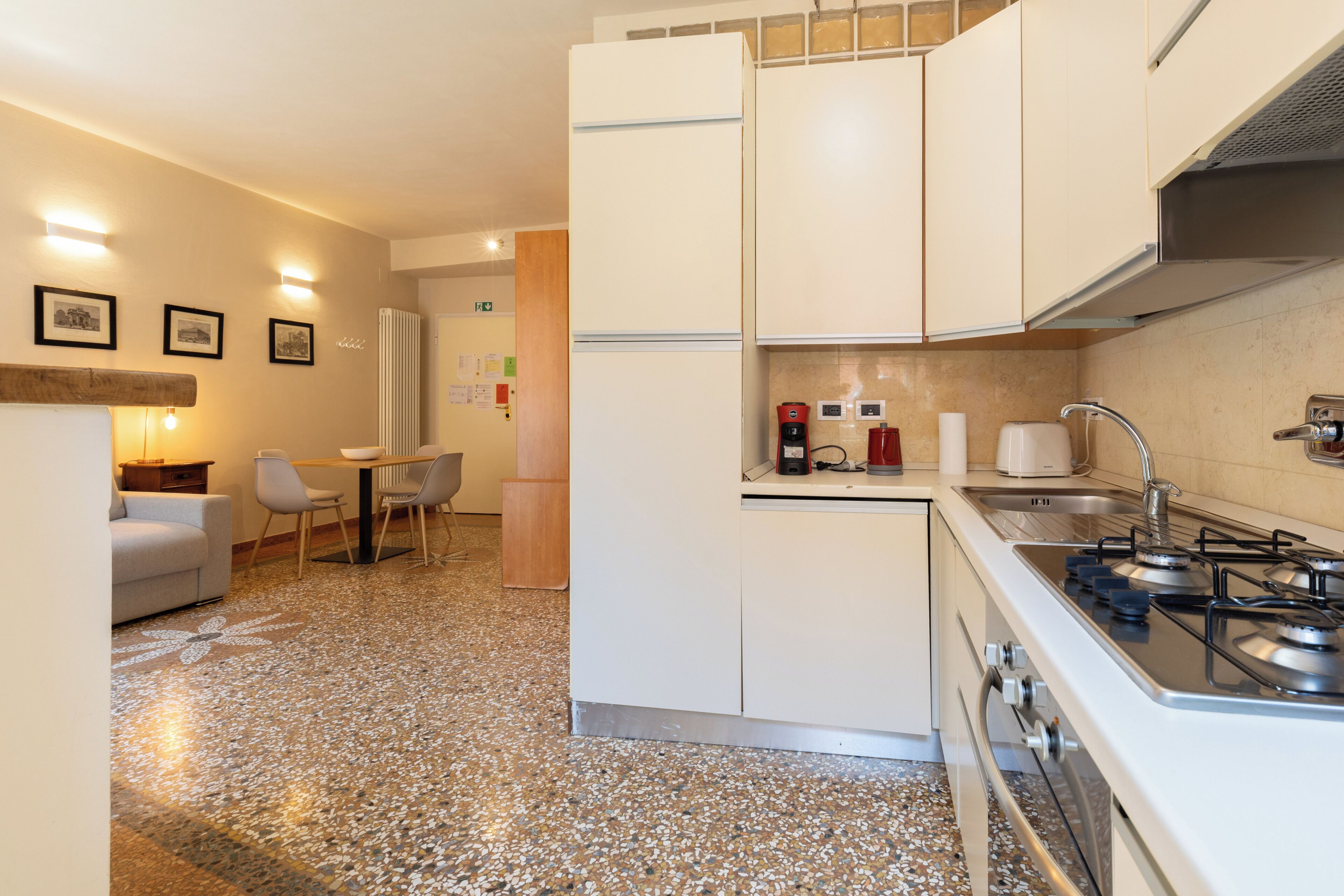 Apartamento Superior, Vista para a cidade | Sala de estar | Televisor de ecrã plano de 40 polegadas com canais digitais 