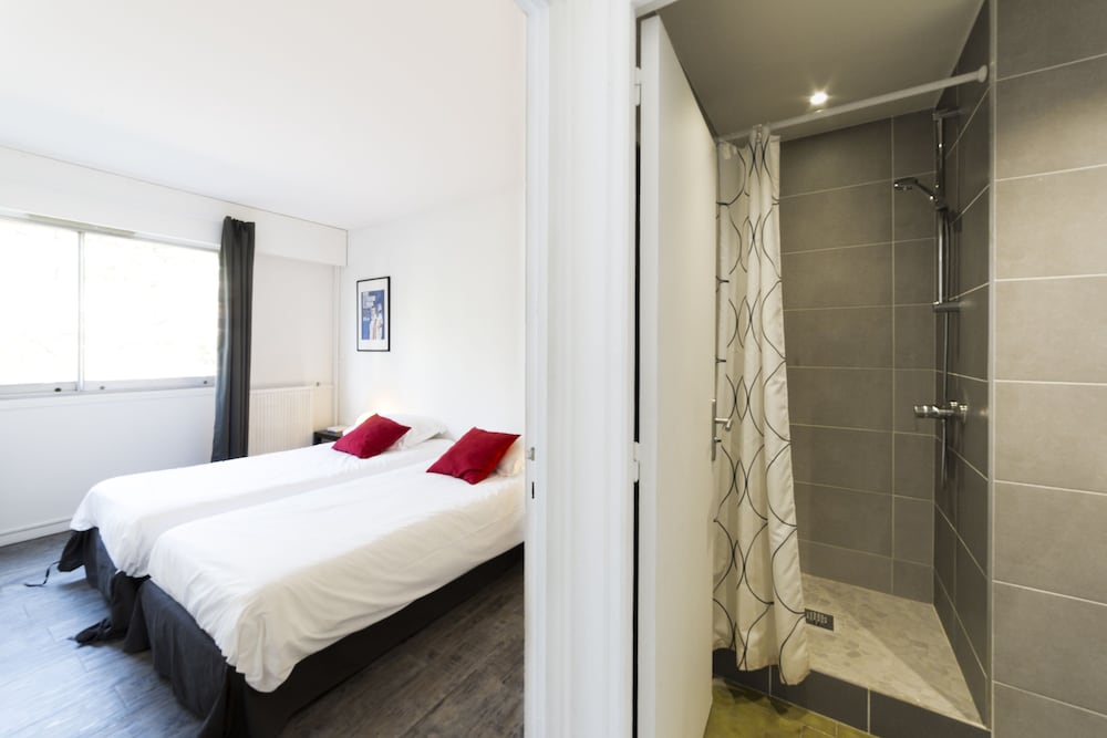 Le Parc Des Frères Lumière - 2/6 Pers. - 120m2 Balcony, Quiet, Parking, Metro - Lyon