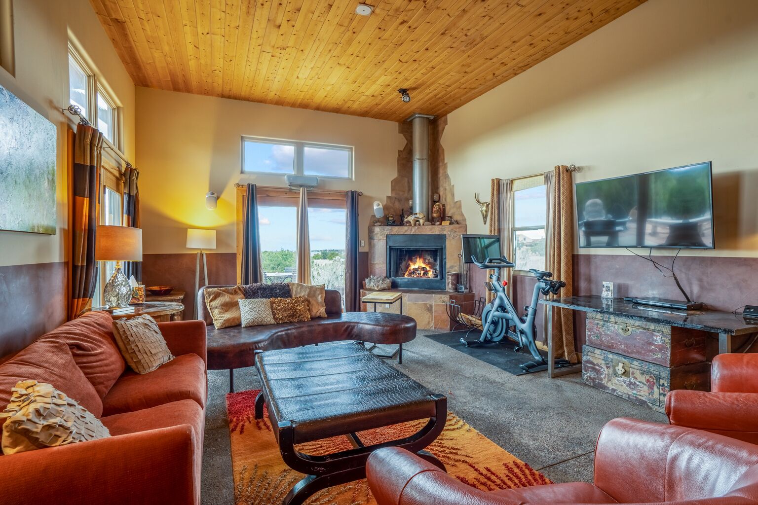 Amazing Views, Hot Tub, Pool, Sauna, Gourmet Kitchen, Master Suites! - New Mexico