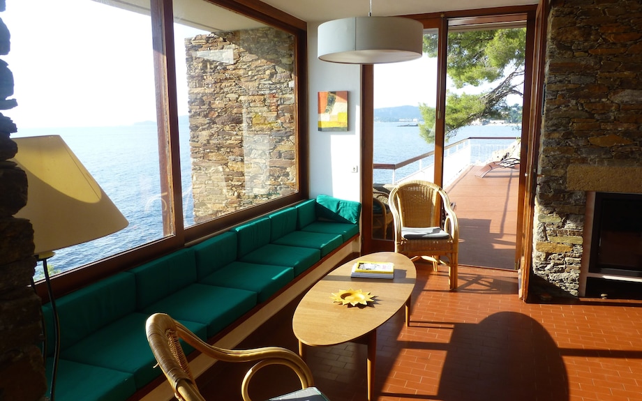 Villa D'architecte Les Pieds Dans L'eau éQuipée Pour 7 Personnes Au Lavandou - Le Lavandou