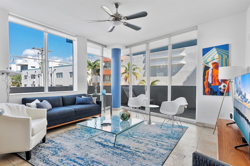 Modern Luxury Only Steps To The Sand! Huge Patio Deck, Modern Artwork & Extras - Fisher Island