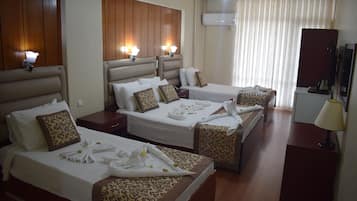 Quarto Comfort | Cofre no quarto, cortinas/cortinados opacos, Wi-fi grátis