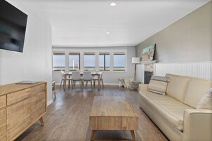 Bungalow Premium | Sala de estar | Televisor de ecrã plano de 52 polegadas com canais por cabo, televisor 