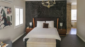 Quarto Deluxe, 1 cama queen-size | Ferro/tábua de engomar, berços/camas para crianças grátis, Wi-fi grátis
