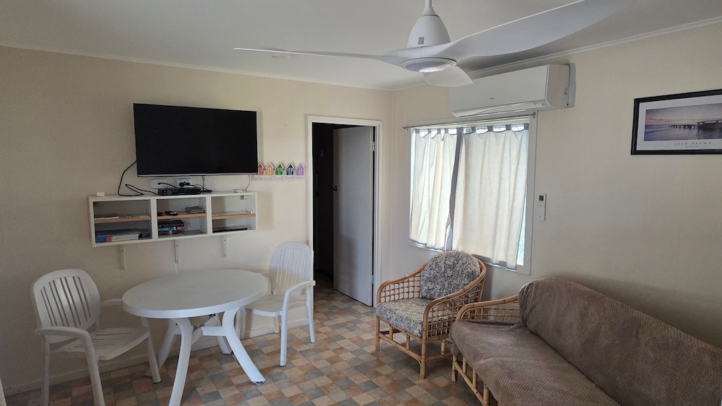 Budget Accommodation Close To The Beach - Jurien Bay