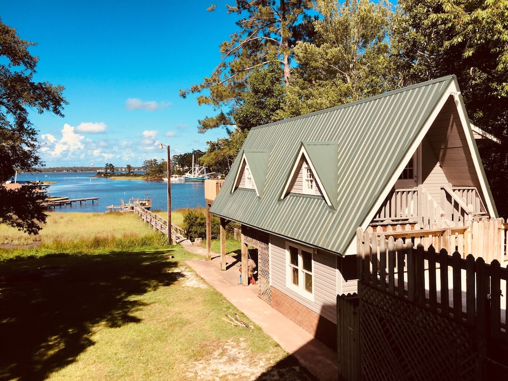 Casa De Huéspedes Privada Frente Al Mar Con La Pesca, El Muelle Y La Piscina! - Sneads Ferry, NC