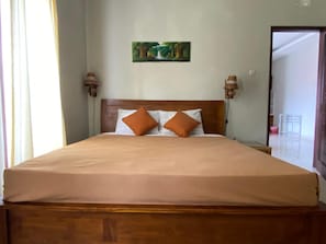 Secretária, Wi-fi grátis, roupa de cama fornecida 