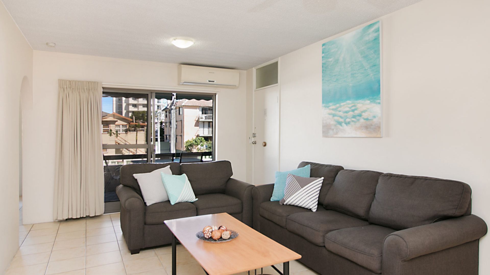 Maybury Unit 3 Only A 70 Metre Walk To Rainbow Bay Beach Coolangatta Free Unlimited Wi-fi - Coolangatta