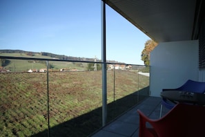 Studio avec balcon | Cofre no quarto, secretária, cortinas/cortinados opacos