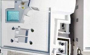 Terraço com espreguiçadeiras