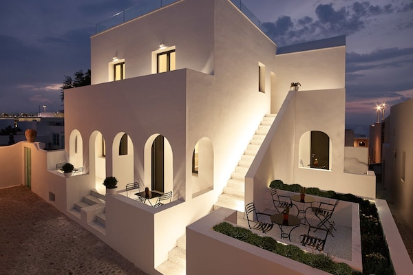 Fachada do alojamento (tarde/noite)