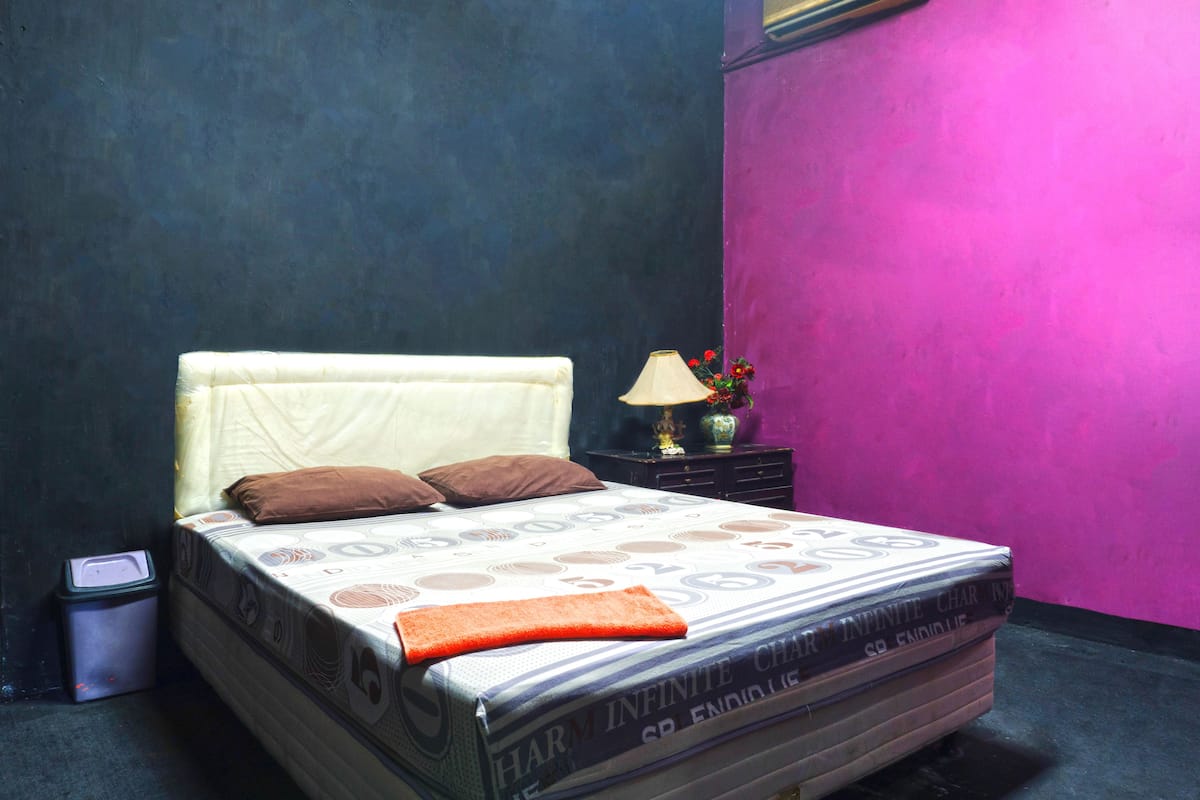 Quarto (VIP) | Roupas de cama premium, escrivaninha, cortinas blackout