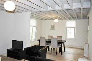 Apartamento, 2 camas queen-size, não fumadores | 2 quartos, Wi-fi grátis, roupa de cama fornecida 
