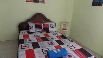 Quarto casal básico, 1 cama de casal, para não fumantes | Wi-Fi de cortesia, roupa de cama