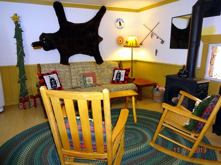 A Little Cabin With Hot Tub In Red Lodge, Montana. - Montana