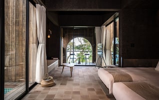 Quarto | Roupas de cama premium, frigobar, cofres nos quartos, escrivaninha