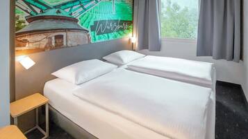 Quarto casal | Escrivaninha, cortinas blackout, quartos à prova de som