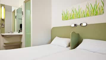 Quarto Twin, 2 camas individuais | Secretária, Wi-fi grátis, roupa de cama fornecida