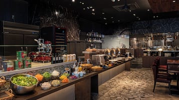 Pequeno-almoço tipo buffet diário (1870 JPY por pessoa)