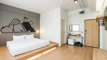 Quarto Duplo ou Twin Deluxe, não fumadores | Cofre no quarto, secretária, cortinas/cortinados opacos