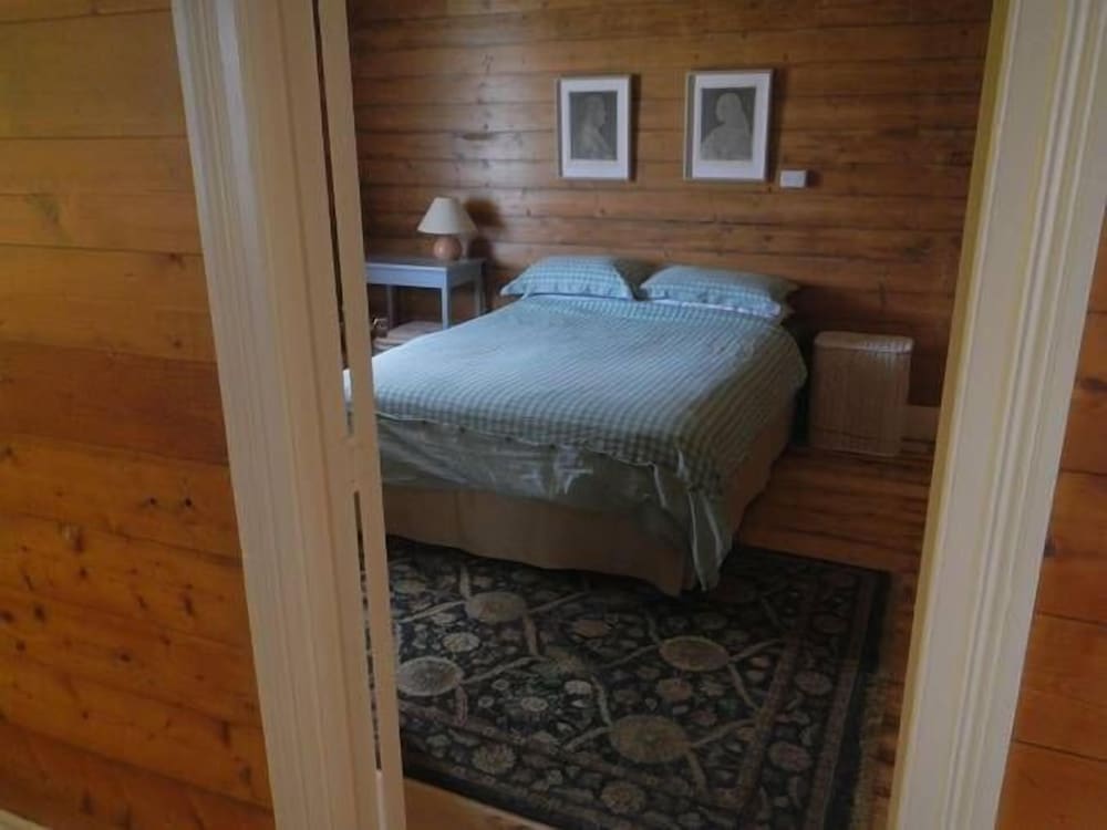 Yarram Cottage - Art And Accommodation - Yarram