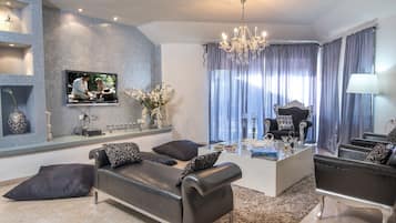 Suíte grand, 3 quartos | Escrivaninha, berços grátis, Wi-Fi de cortesia, roupa de cama