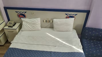 Quarto Duplo ou Twin | Minibar, cofre no quarto, secretária, Wi-fi grátis