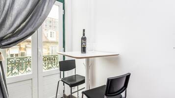 Apartamento, 1 quarto (1A) | Sala | Televisor LCD