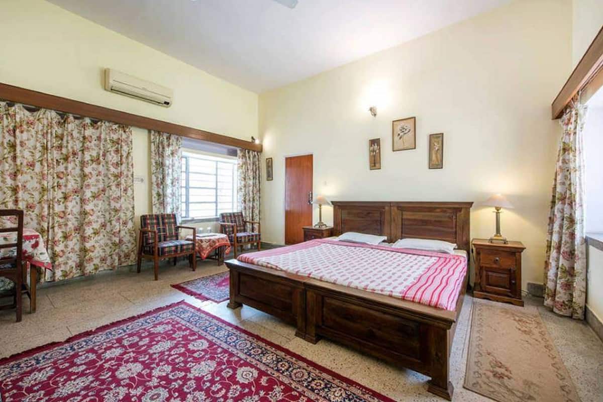 Quarto Duplo Superior, vista para o jardim | Secretária, secretária adequada para computadores portáteis