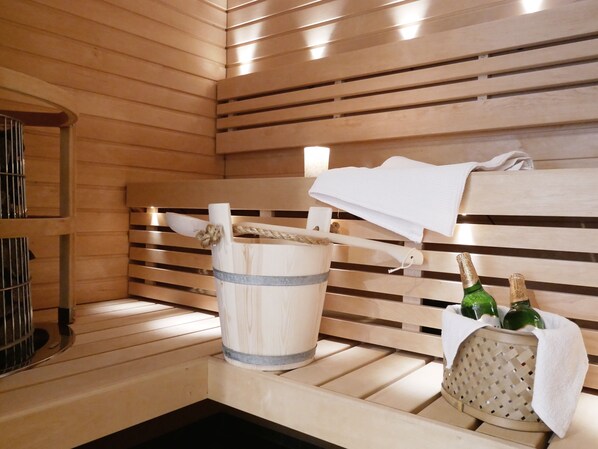 Um polibã, artigos de higiene pessoal grátis, um secador de cabelo 