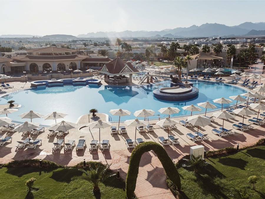 3 piscinas exteriores, da(s) 7:00 à(s) 18:00, toldos gratuitos