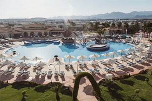 3 piscinas exteriores, da(s) 7:00 à(s) 18:00, toldos gratuitos 