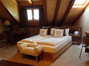 Quarto luxo (Fuflus) | Frigobar, cofres nos quartos, escrivaninha, cortinas blackout