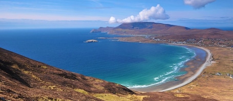 TV de ecrã plano . Achill Cliff House Hotel & Restaurant
