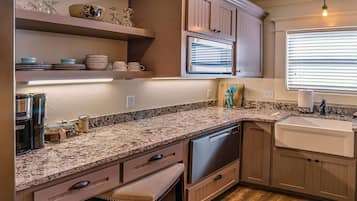 Casa (4 Bedrooms) | Cozinha privada | Uma máquina de café expresso, um frigorífico/congelador grande