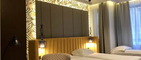 Quarto Triplo | Camas de colchão Select Comfort, minibar, cofre no quarto, secretária