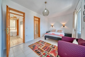 Villa, 4 quartos | 4 quartos, secretária, ferro/tábua de engomar, Wi-fi grátis 