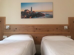 Quarto Twin | Wi-fi grátis, roupa de cama fornecida 