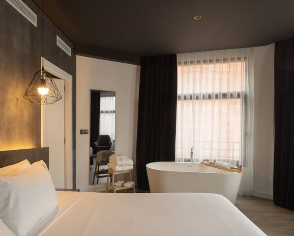 TAYKO VISTA EXTRA | Roupas de cama premium, frigobar, cofres nos quartos, cortinas blackout
